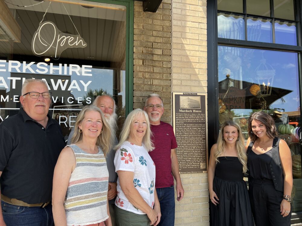 Murdock House Plaque Installed - Shawano County Historical Society